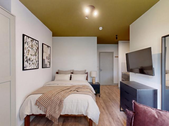 Room at Moorland Road, Leeds