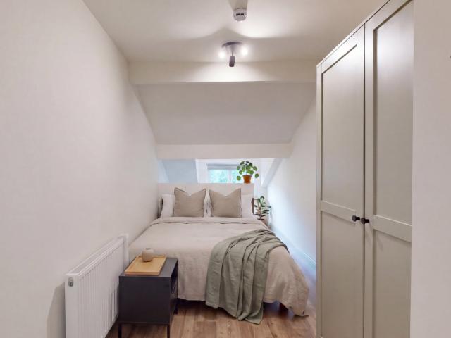 Room at Moorland Road, Leeds