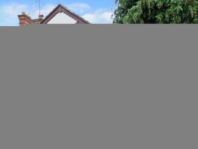 Room at Moorlands Road, Surrey Heath