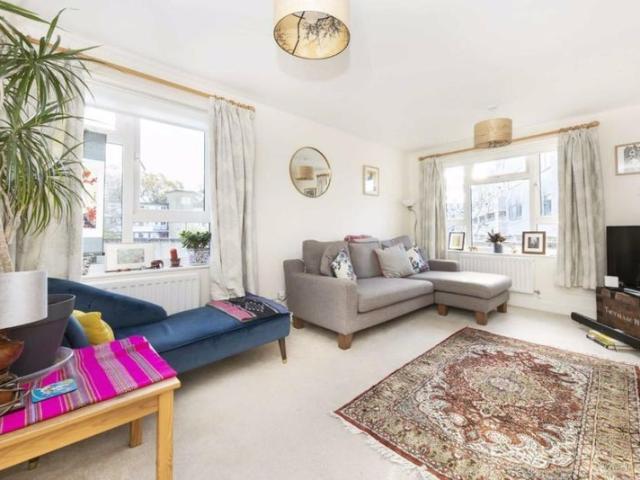 Room at Molly Huggins Close, Greater London