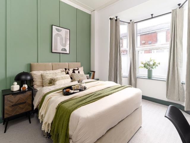 Room at Monmouth Avenue, Bury