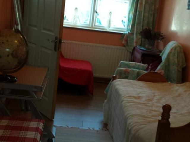 Room at Monmouth Avenue, Greater London