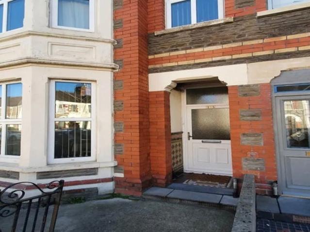 Room at Montgomery Street, Cardiff