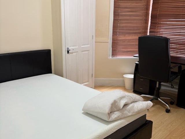 Room at Monthermer Road, Cardiff