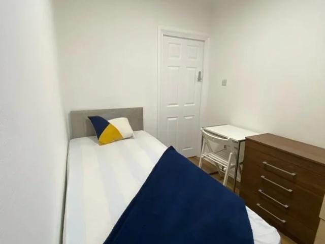 Room at Montpelier Rise, Greater London