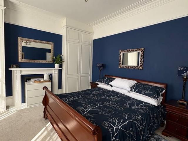 Room at Monument Road, Birmingham