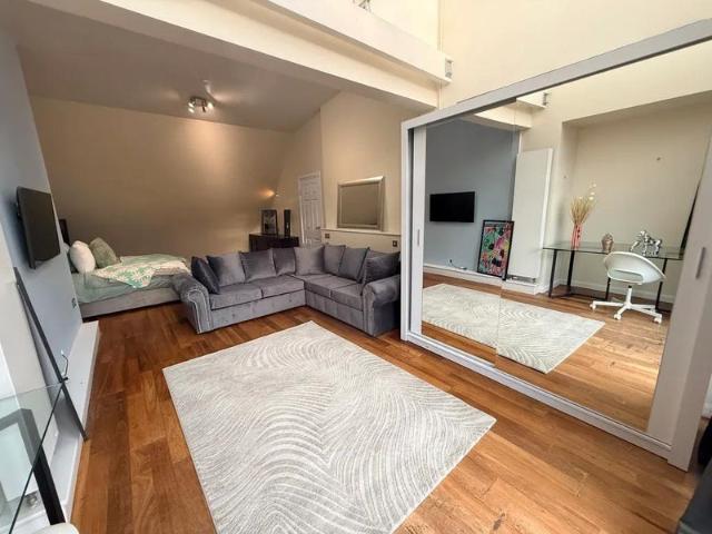 Room at Moseley Row, Greater London