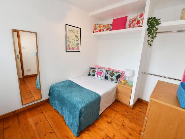 Room at Moseley Road, Manchester