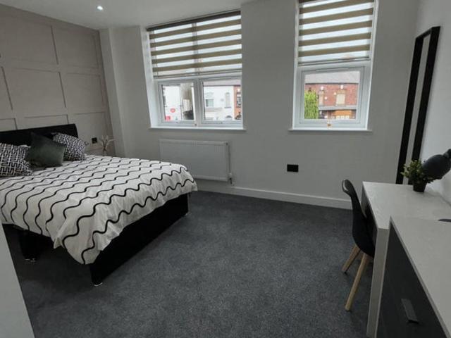 Room at Mossley Road, Tameside