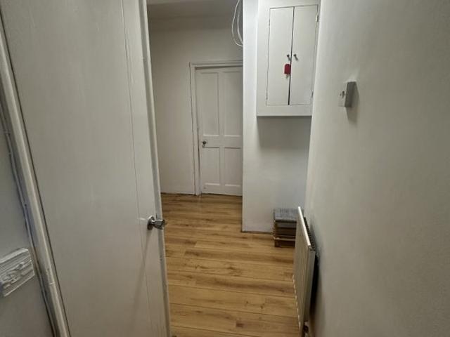Room at Morning Lane, Greater London