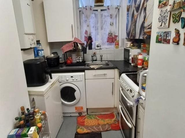 Room at Morning Lane, Greater London