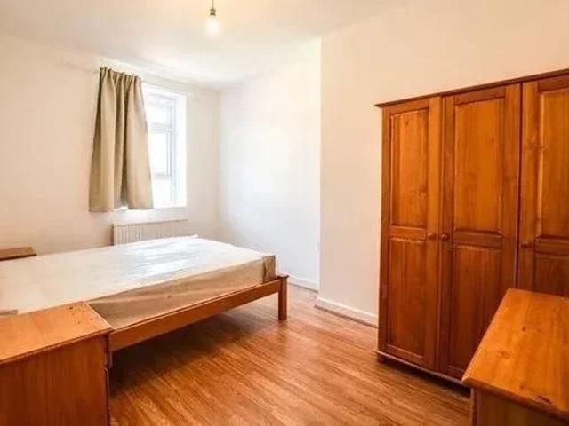 Room at Morning Lane, Greater London