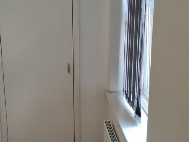Room at Moravian Road, Kingswood