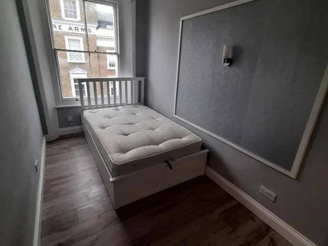 Room at Moreton Street, City of Westminster
