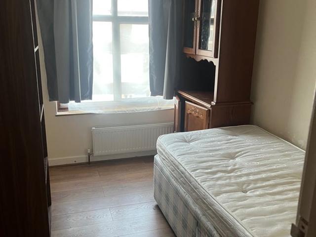 Room at Morely Grove, Harlow