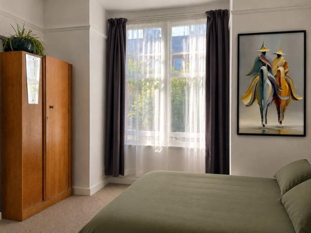Room at Morley Avenue, Greater London