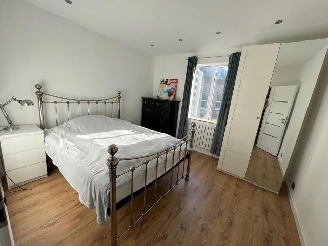 Room at Morley Road, Greater London