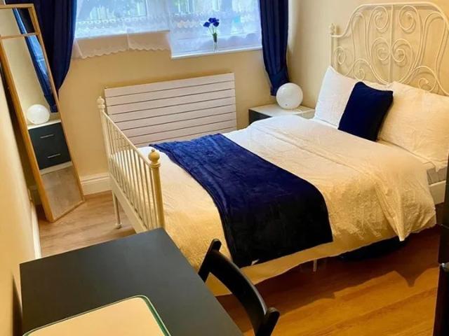 Room at Morley Street, Greater London