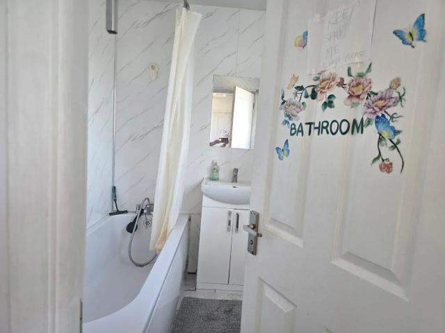 Room at Morris Road, Greater London