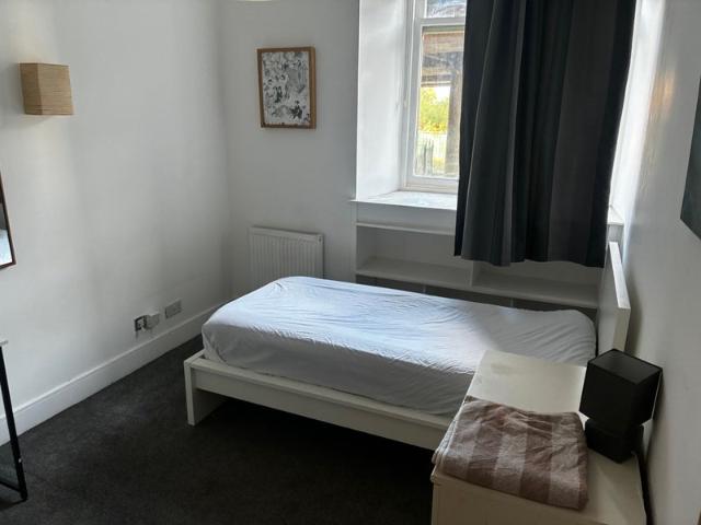 Room at Morrison Street, Glasgow