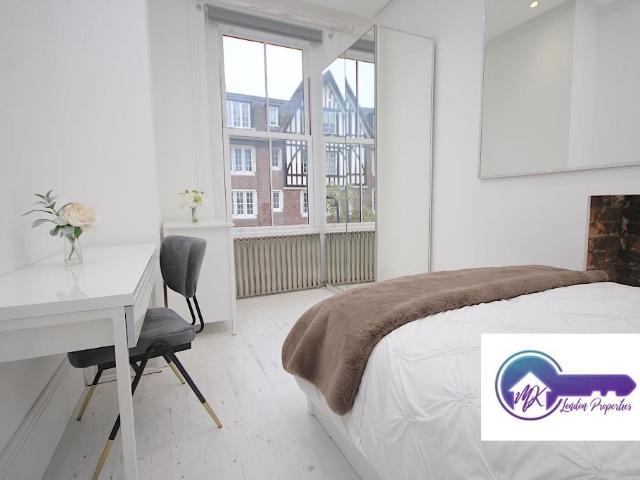 Room at Mortimer Crescent, Greater London