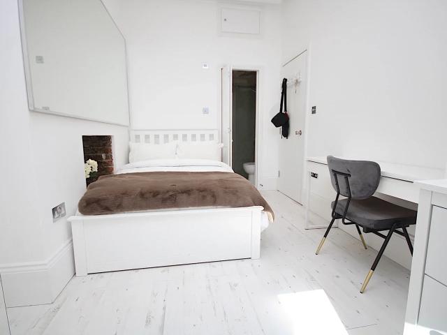 Room at Mortimer Crescent, Greater London