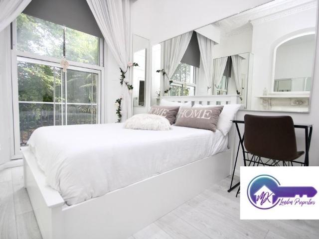 Room at Mortimer Crescent, Greater London