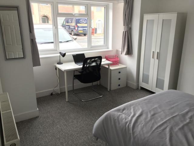Room at Mortimer Road, Bristol