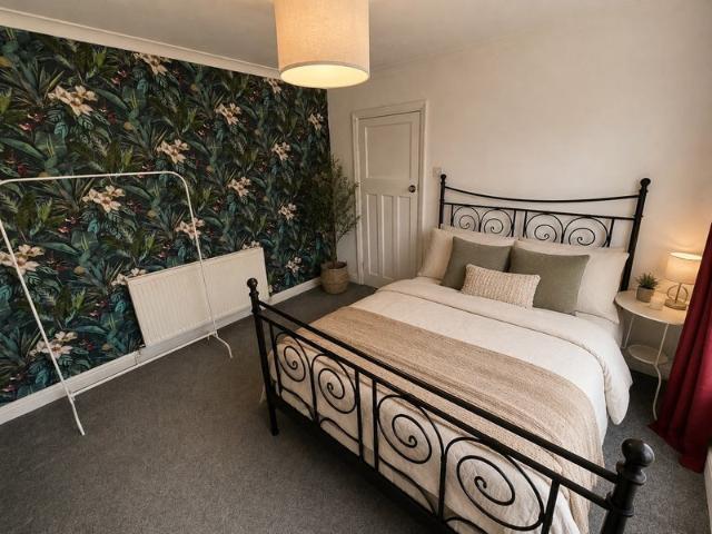 Room at Mortimer Road, Bristol