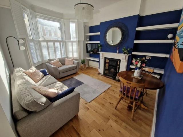 Room at Mortimer Road, Greater London