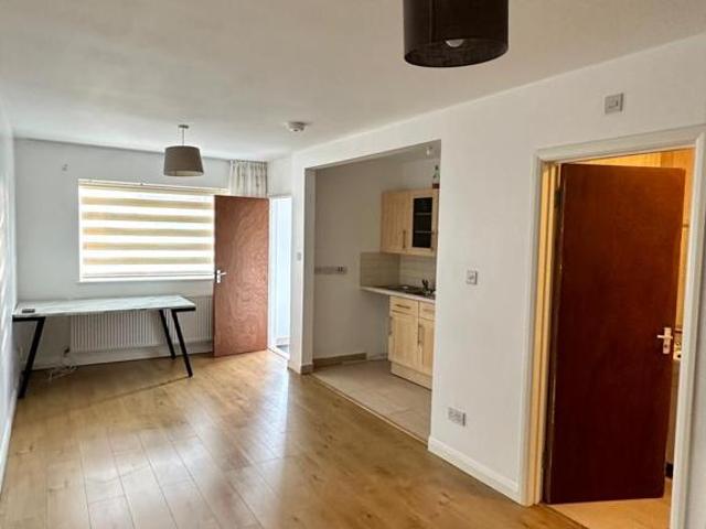 Room at Morton Way, Greater London