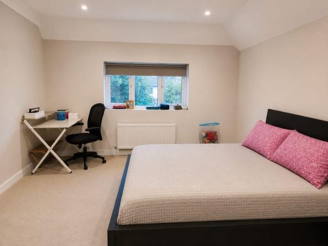 Room at Mount Park Avenue, Greater London