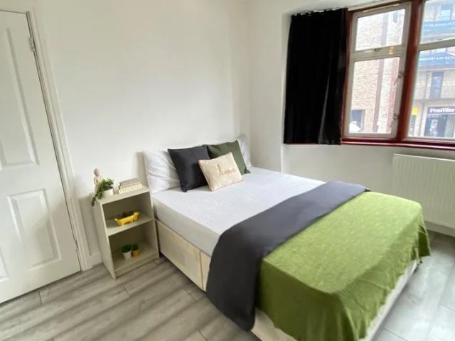 Room at Mount Pleasant, Greater London
