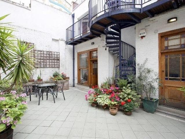 Room at Mount Pleasant, Greater London
