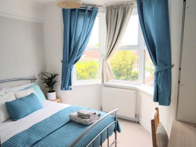 Room at Mount Pleasant Road, Greater London