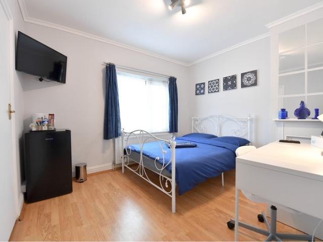 Room at Mount Road, Greater London