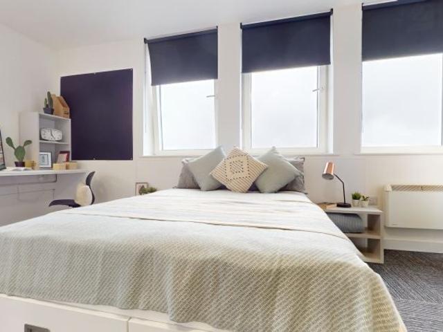 Room at Mount Street, Nottingham