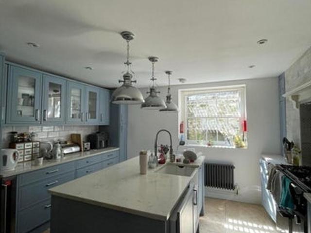 Room at Mount Terrace, Greater London