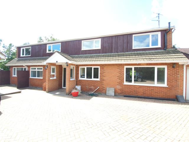 Room at Mountfield Road, Luton