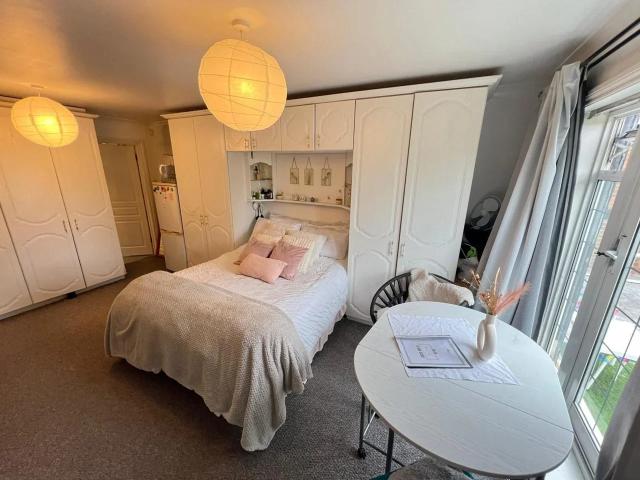 Room at Mountington Park Close, Greater London