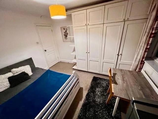 Room at Mountington Park Close, Greater London