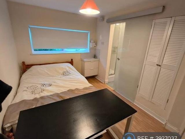 Room at Nuns Way, Cambridge