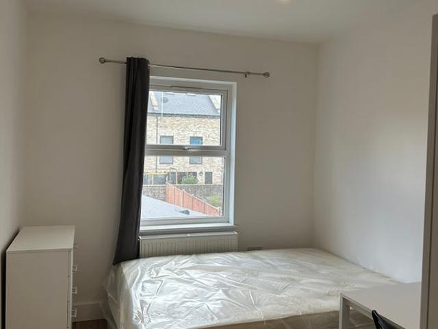 Room at Nutfield Road, Greater London