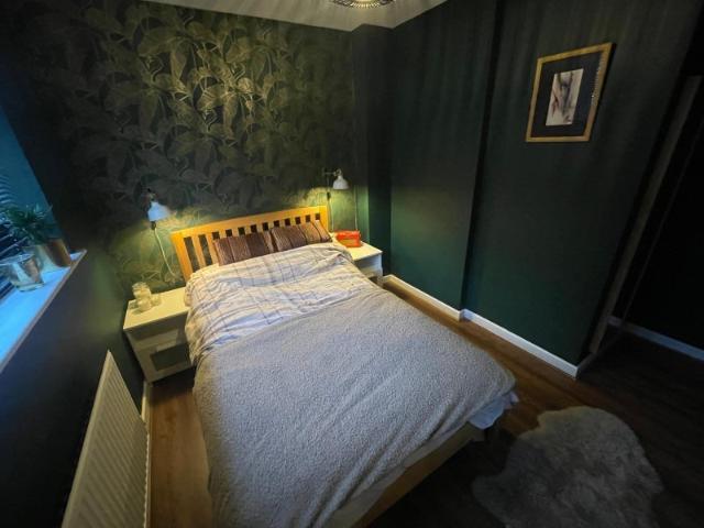 Room at Nant y Mynydd, Glyncoch