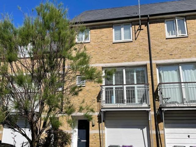 Room at Napier Avenue, Greater London