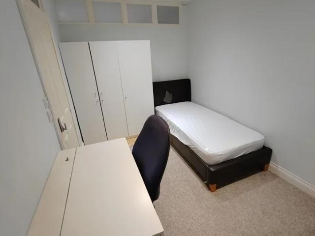 Room at Napier Square, Bristol