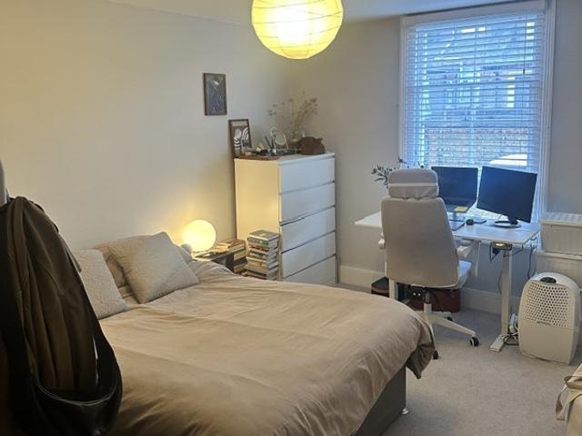 Room at Narbonne Avenue, Greater London