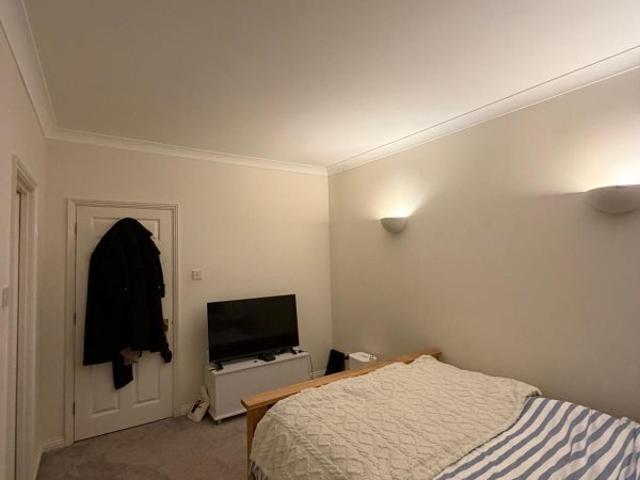 Room at Narrow Street, Greater London