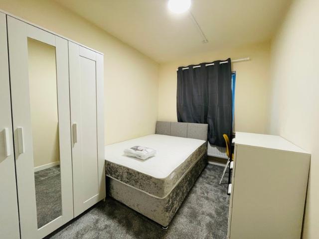 Room at Narrow Street, Greater London