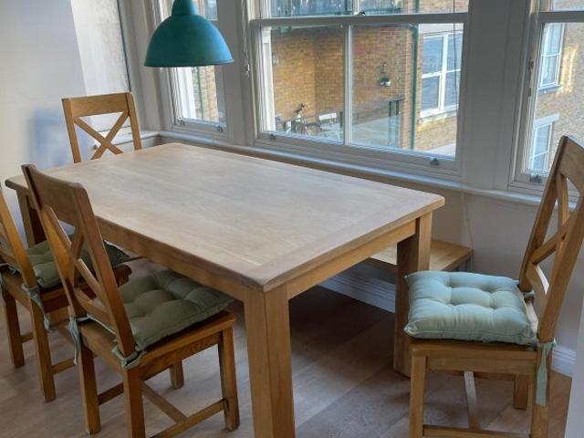 Room at Narrow Street, Greater London